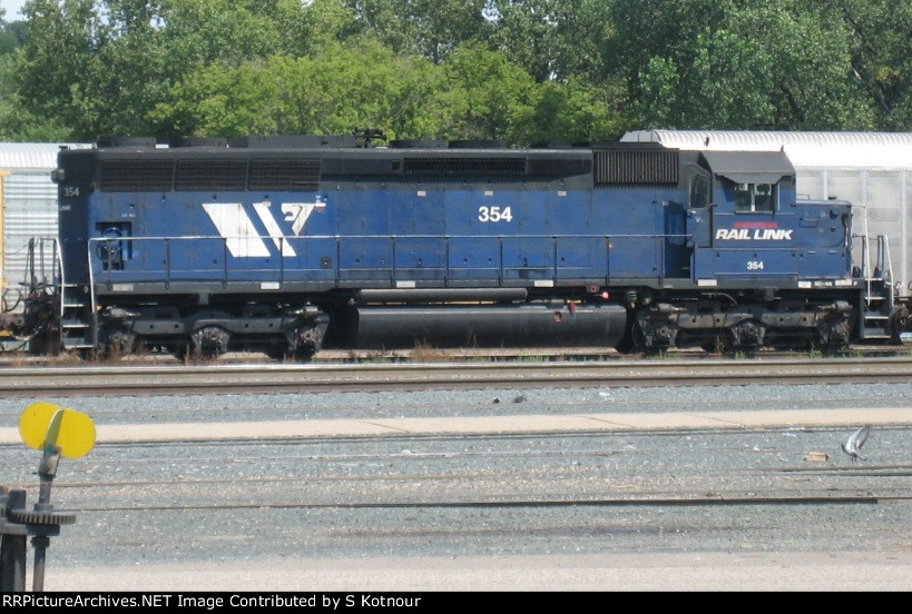 MRL SD45 on the BNSF in St Paul MN in 2007.